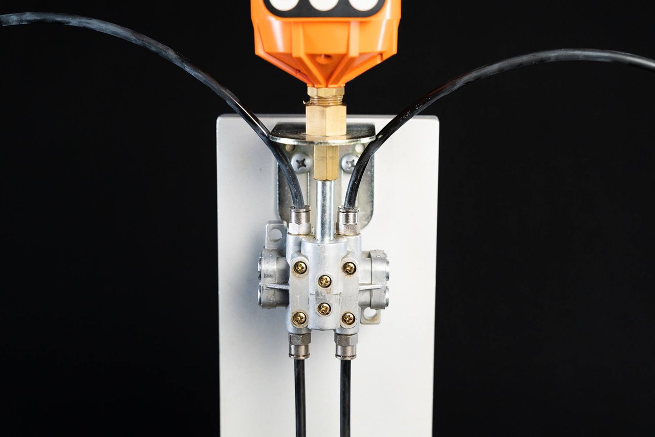 Distribution Block - Automatic Grease Lubrication | Trico Corporation